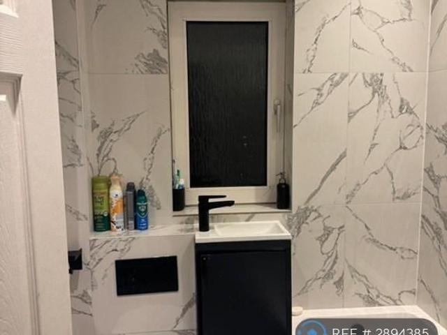 1 bedroom in a flat share to rent