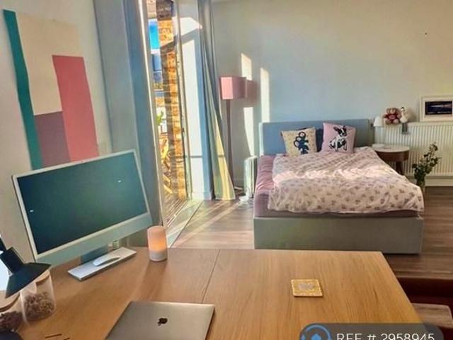 1 bedroom in a flat share to rent