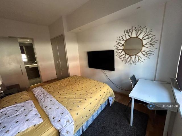1 bedroom in a flat share to rent