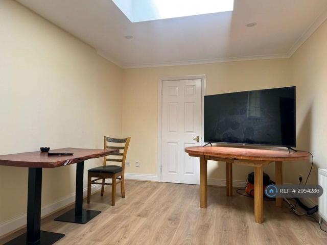 1 bedroom in a flat share to rent