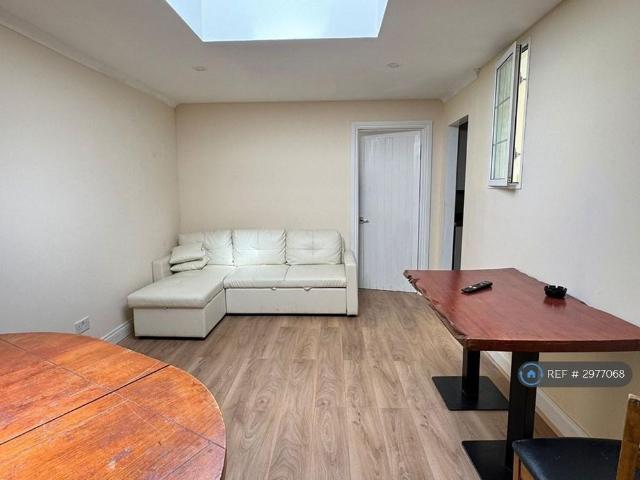 1 bedroom in a flat share to rent