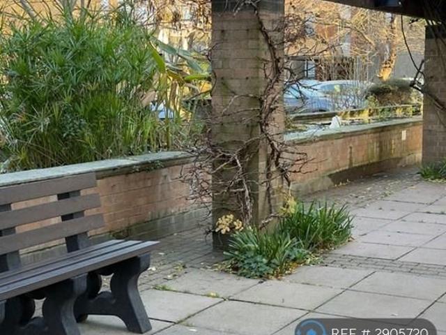 1 bedroom in a flat share to rent