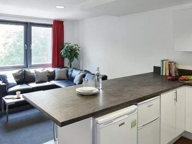 1 bedroom in a flat share to rent