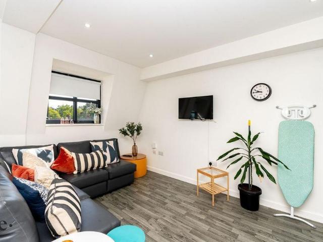 1 bedroom in a flat share to rent