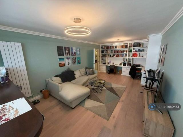 1 bedroom in a flat share to rent