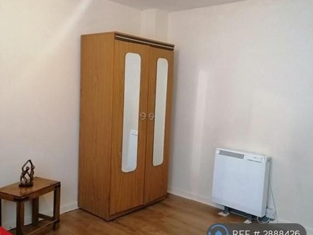 1 bedroom in a flat share to rent