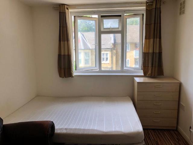 1 bedroom in a flat share to rent