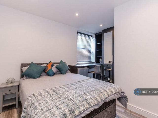 1 bedroom in a flat share to rent