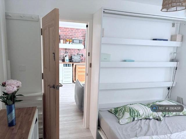1 bedroom in a flat share to rent