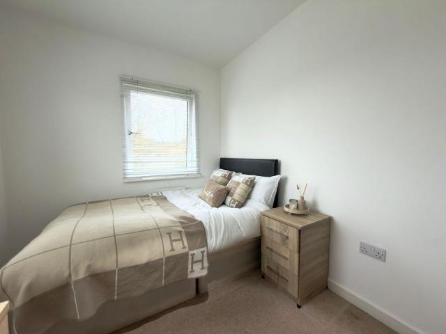 1 bedroom in a flat share to rent