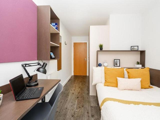 1 bedroom in a flat share to rent