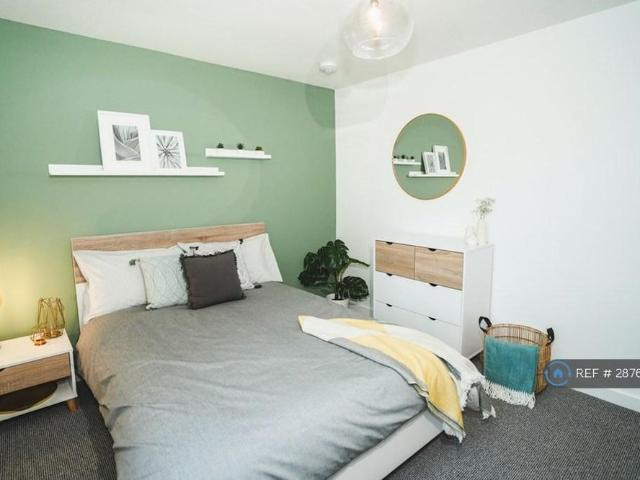 1 bedroom in a flat share to rent