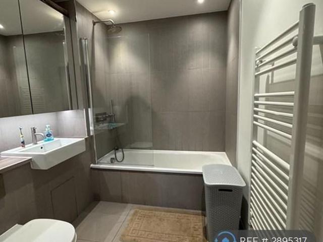 1 bedroom in a flat share to rent
