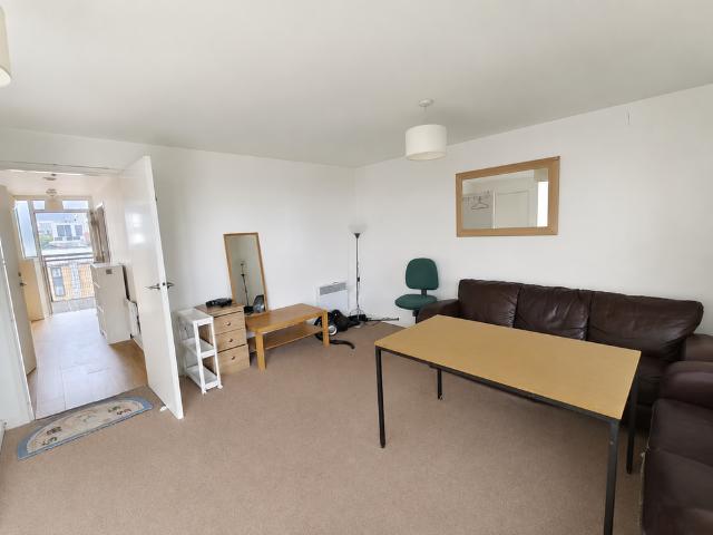 1 bedroom in a flat share to rent
