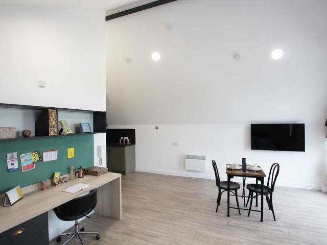 1 bedroom in a flat share to rent