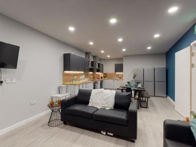 1 bedroom in a flat share to rent