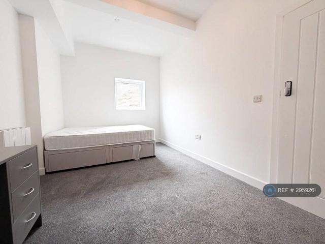 1 bedroom in a flat share to rent
