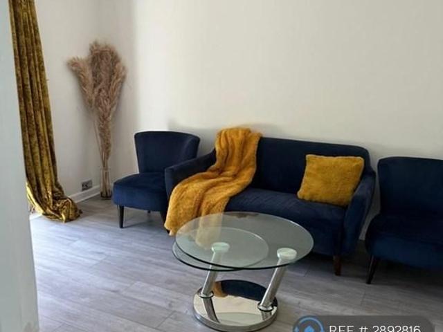 1 bedroom in a flat share to rent