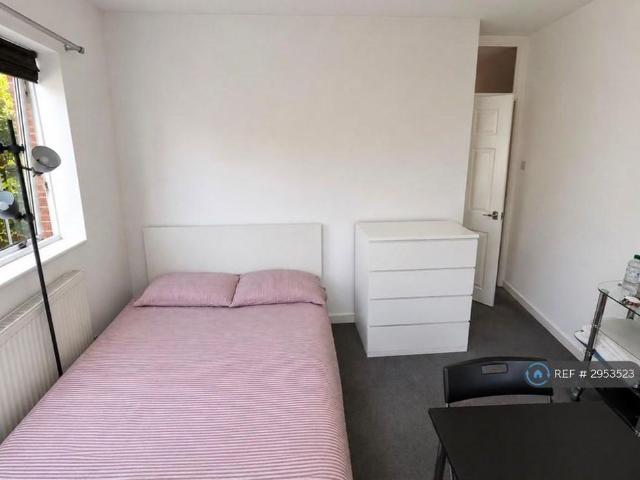 1 bedroom in a flat share to rent