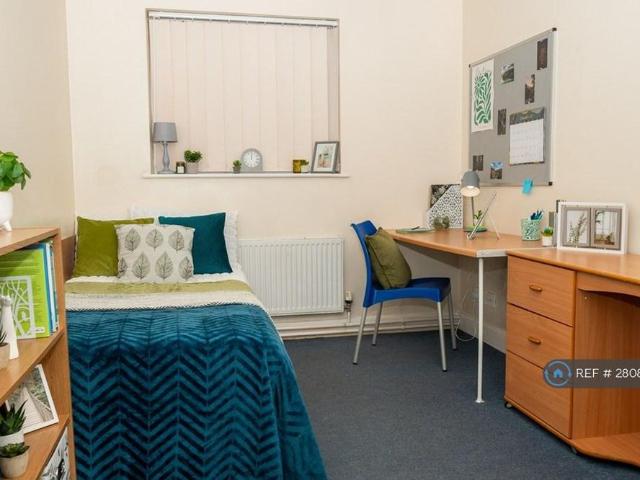 1 bedroom in a flat share to rent