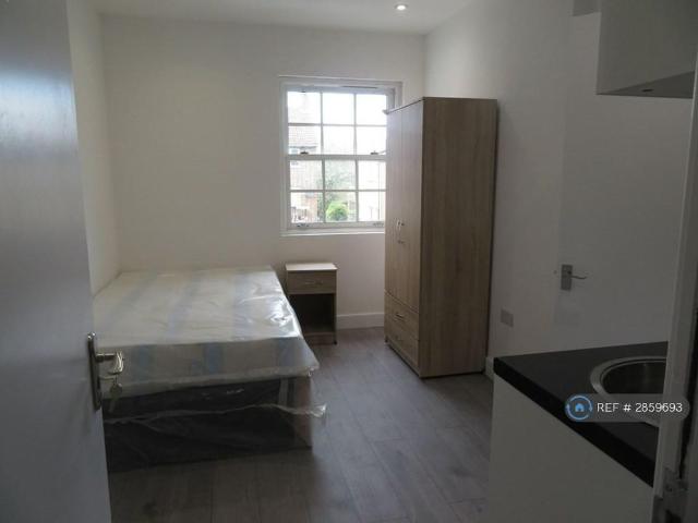 1 bedroom in a flat share to rent