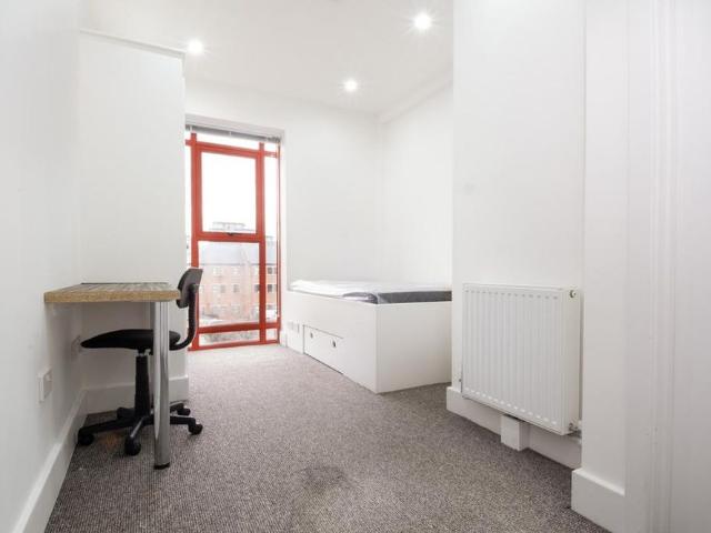 1 bedroom in a flat share to rent