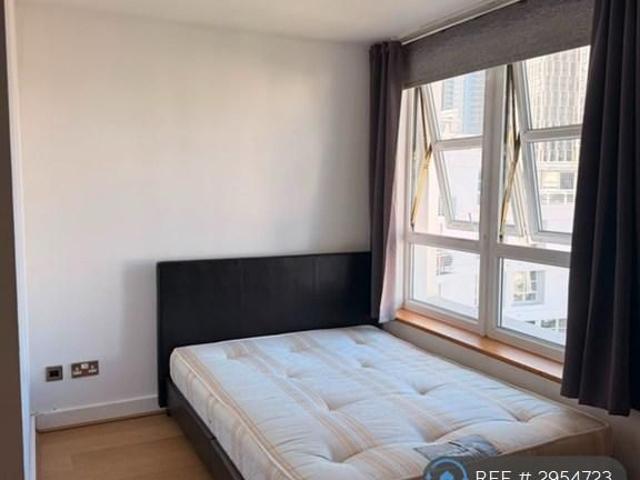 1 bedroom in a flat share to rent