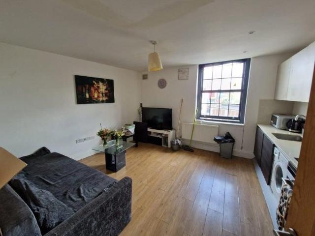 1 bedroom in a flat share to rent
