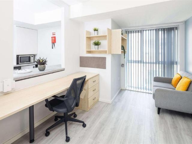 1 bedroom in a flat share to rent