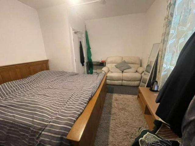 1 bedroom in a flat share to rent