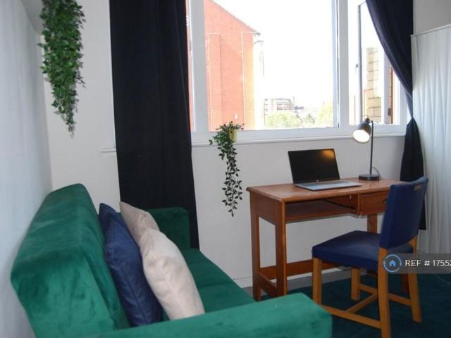 1 bedroom in a flat share to rent