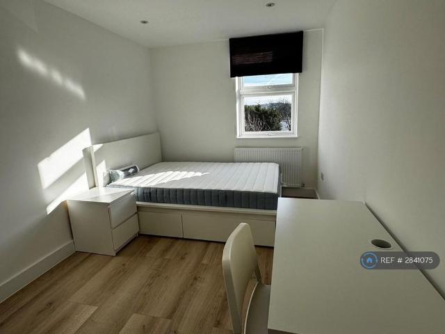 1 bedroom in a flat share to rent