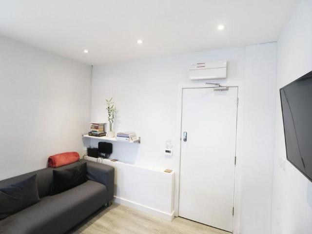 1 bedroom in a flat share to rent