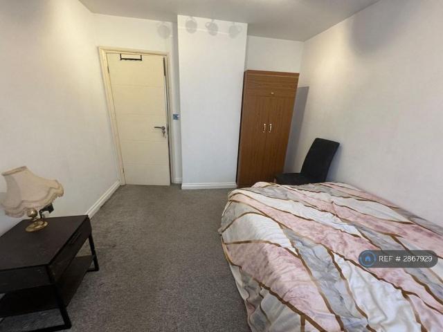 1 bedroom in a flat share to rent