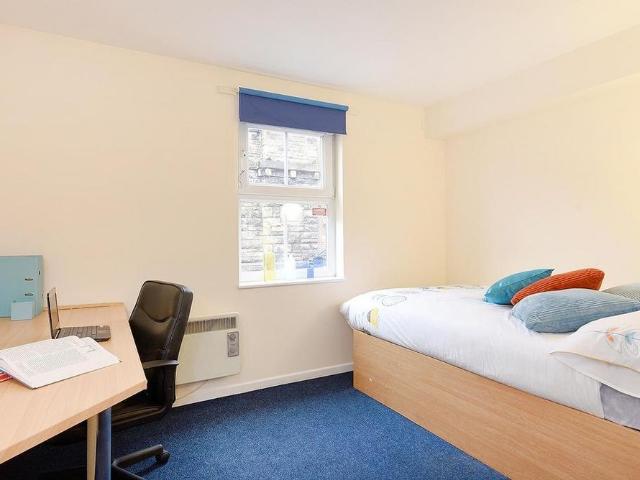 1 bedroom in a flat share to rent