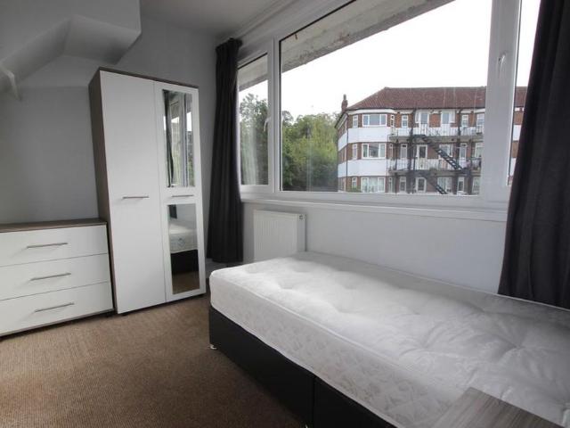 1 bedroom in a flat share to rent