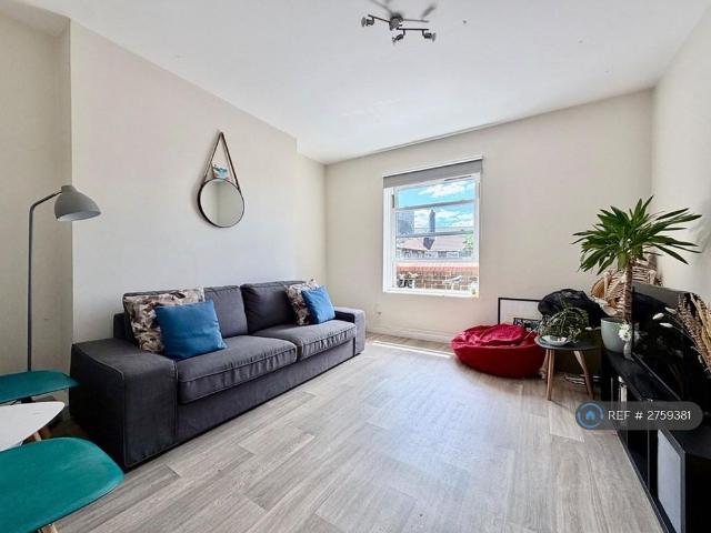 1 bedroom in a flat share to rent