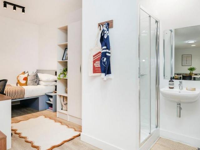 1 bedroom in a flat share to rent