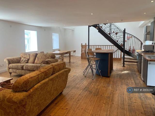 1 bedroom in a flat share to rent