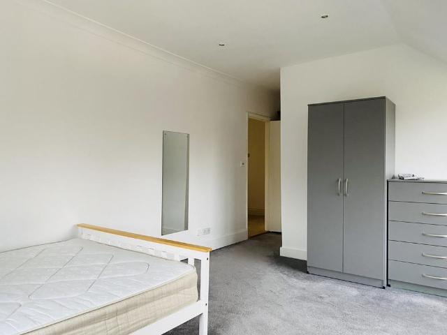 1 bedroom in a flat share to rent
