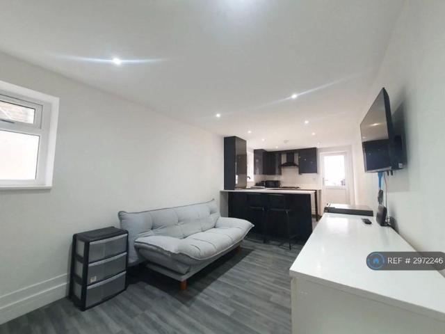 1 bedroom in a flat share to rent