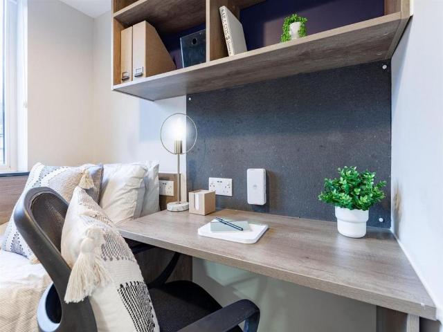 1 bedroom in a flat share to rent