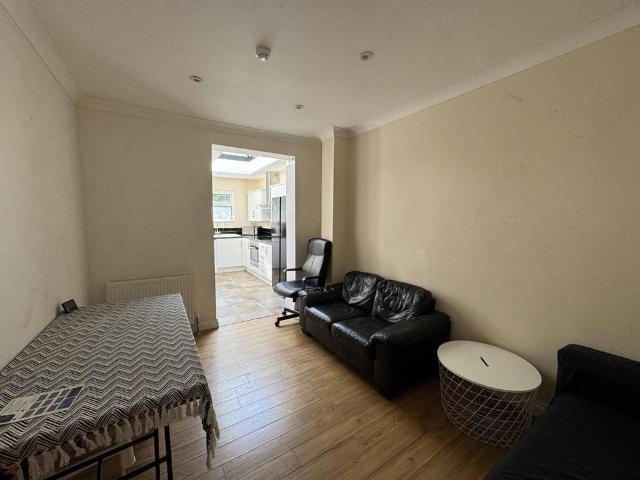1 bedroom in a flat share to rent