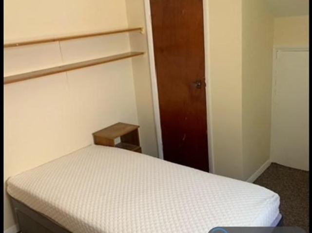 1 bedroom in a flat share to rent