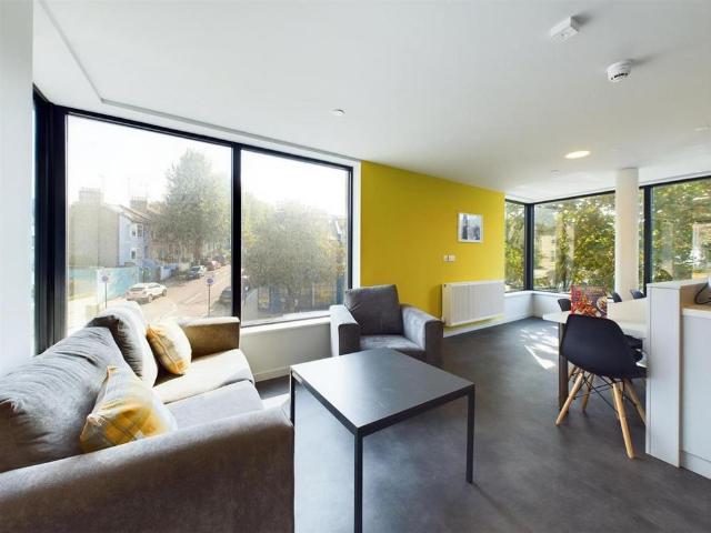 1 bedroom in a flat share to rent