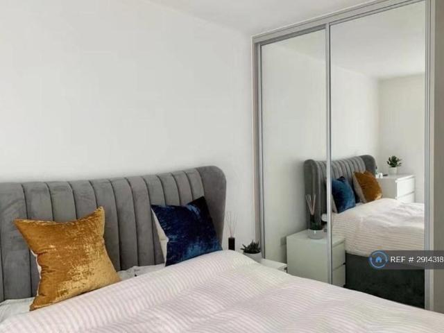 1 bedroom in a flat share to rent