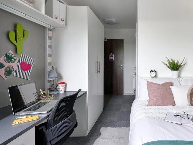 1 bedroom in a flat share to rent