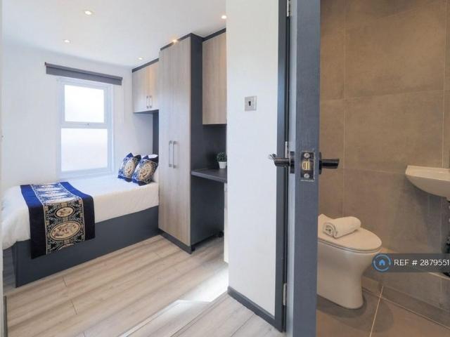 1 bedroom in a flat share to rent