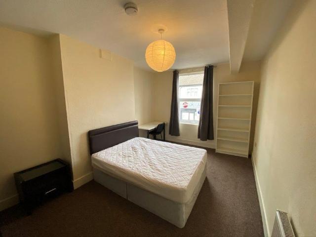 1 bedroom in a flat share to rent