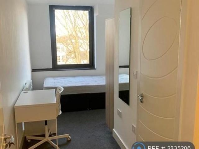 1 bedroom in a flat share to rent